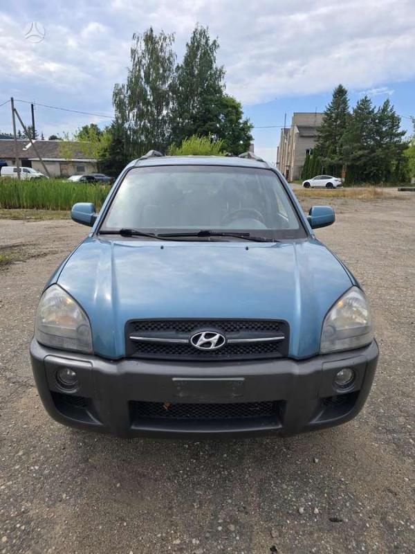 Green Hyundai Tucson 2005 in Kupiskis, with an engine capacity of 2.66 L and mileage of 293 thousand km for 2450 €, photo 2 on AUTOMOTO.COM.LV