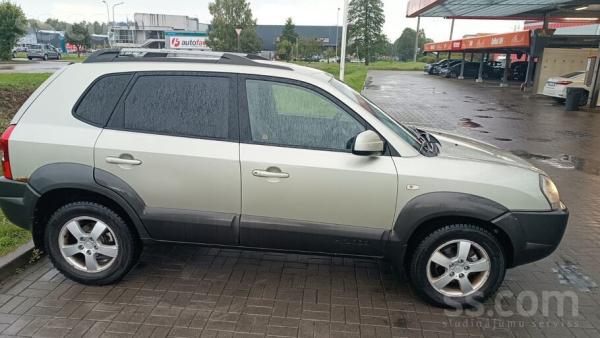 Zaļš Hyundai Tucson 2005 Rīga, ar dzinēja tilpumu 2.00 L un nobraukumu 324 tūkst. km par 1789 €, foto 3 vietnē AUTOMOTO.COM.LV