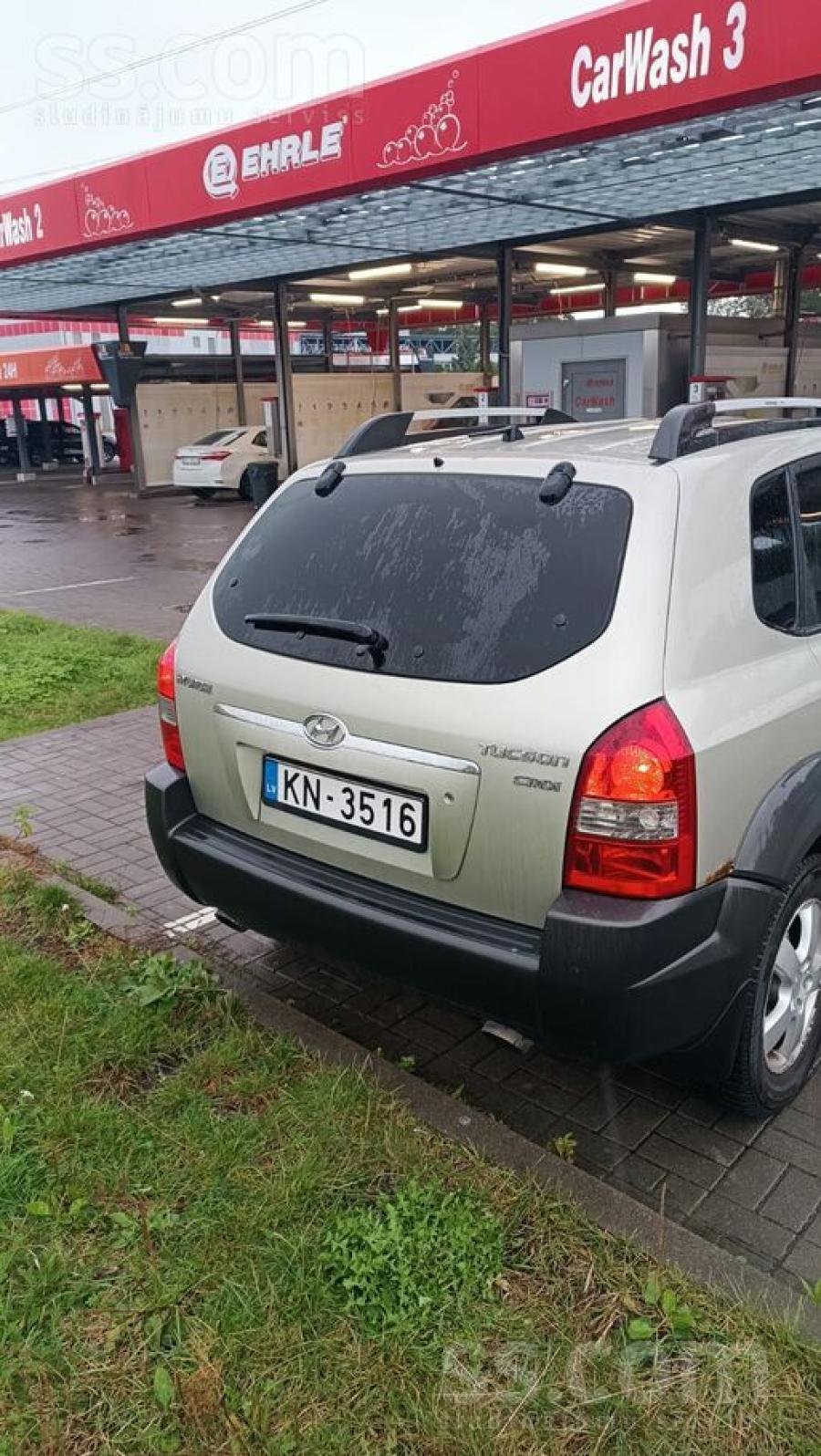 Green Hyundai Tucson 2005 in Riga, with an engine capacity of 2.00 L and mileage of 324 thousand km for 1789 €, photo 5 on AUTOMOTO.COM.LV