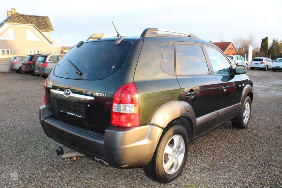 Green Hyundai Tucson 2006 in Vilnius, with an engine capacity of 1.99 L and mileage of 220 thousand km for 2699 €, photo 2 on AUTOMOTO.COM.LV