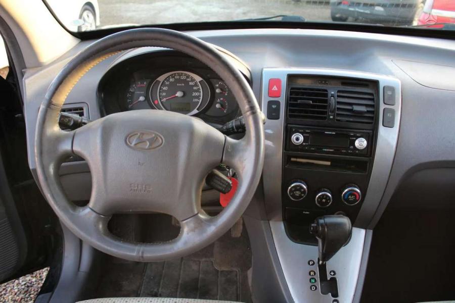 Green Hyundai Tucson 2006 in Vilnius, with an engine capacity of 1.99 L and mileage of 220 thousand km for 2699 €, photo 8 on AUTOMOTO.COM.LV