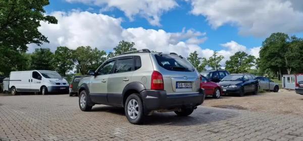 Zaļš Hyundai Tucson 2006 Valmiera, ar dzinēja tilpumu 2.00 L un nobraukumu 288 tūkst. km par 2950 €, foto 5 vietnē AUTOMOTO.COM.LV