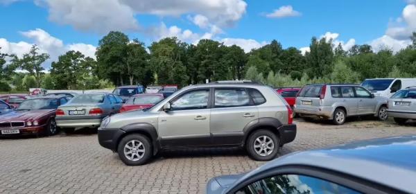 Zaļš Hyundai Tucson 2006 Valmiera, ar dzinēja tilpumu 2.00 L un nobraukumu 288 tūkst. km par 2950 €, foto 6 vietnē AUTOMOTO.COM.LV