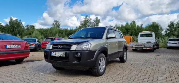 Zaļš Hyundai Tucson 2006 Valmiera, ar dzinēja tilpumu 2.00 L un nobraukumu 288 tūkst. km par 2950 €, foto 7 vietnē AUTOMOTO.COM.LV
