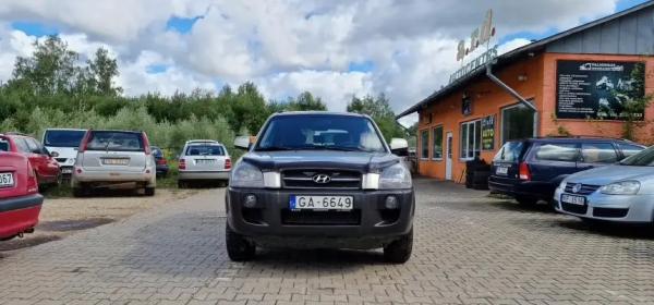 Zaļš Hyundai Tucson 2006 Valmiera, ar dzinēja tilpumu 2.00 L un nobraukumu 288 tūkst. km par 2950 €, foto 8 vietnē AUTOMOTO.COM.LV