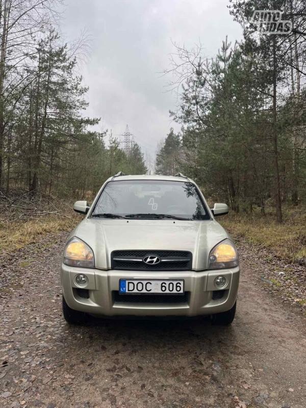 Green Hyundai Tucson 2008 in Vilnius, with an engine capacity of 2.00 L and mileage of 120 thousand km for 2699 €, photo 2 on AUTOMOTO.COM.LV