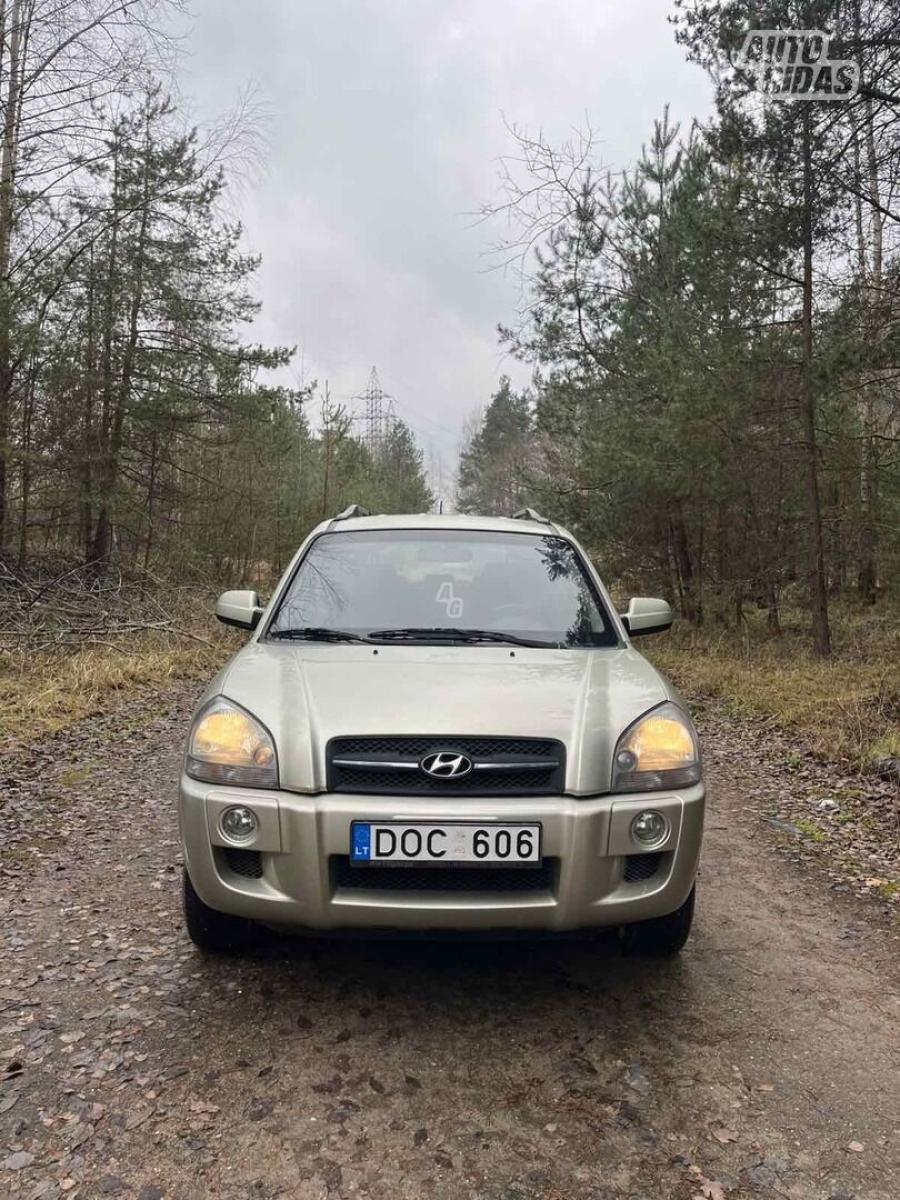 Green Hyundai Tucson 2008 in Vilnius, with an engine capacity of 2.00 L and mileage of 120 thousand km for 2499 €, photo 2 on AUTOMOTO.COM.LV