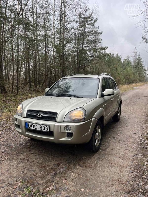 Green Hyundai Tucson 2008 in Vilnius, with an engine capacity of 2.00 L and mileage of 120 thousand km for 2699 €, photo 3 on AUTOMOTO.COM.LV