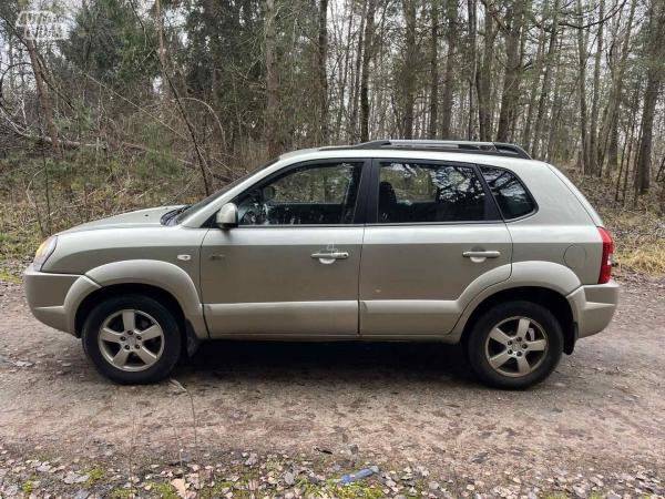 Green Hyundai Tucson 2008 in Vilnius, with an engine capacity of 2.00 L and mileage of 120 thousand km for 2699 €, photo 4 on AUTOMOTO.COM.LV