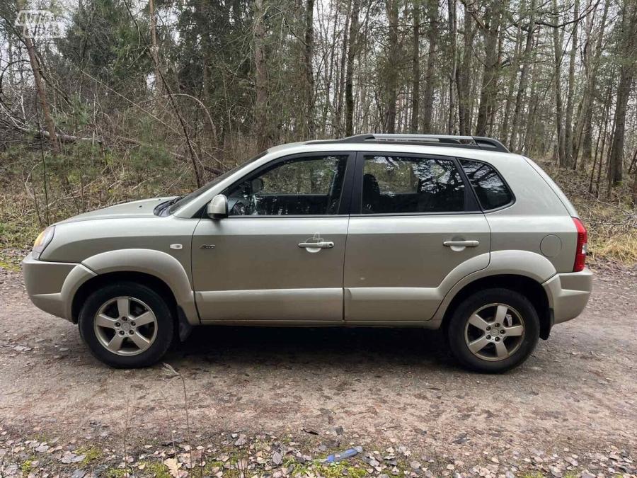 Green Hyundai Tucson 2008 in Vilnius, with an engine capacity of 2.00 L and mileage of 120 thousand km for 2499 €, photo 4 on AUTOMOTO.COM.LV
