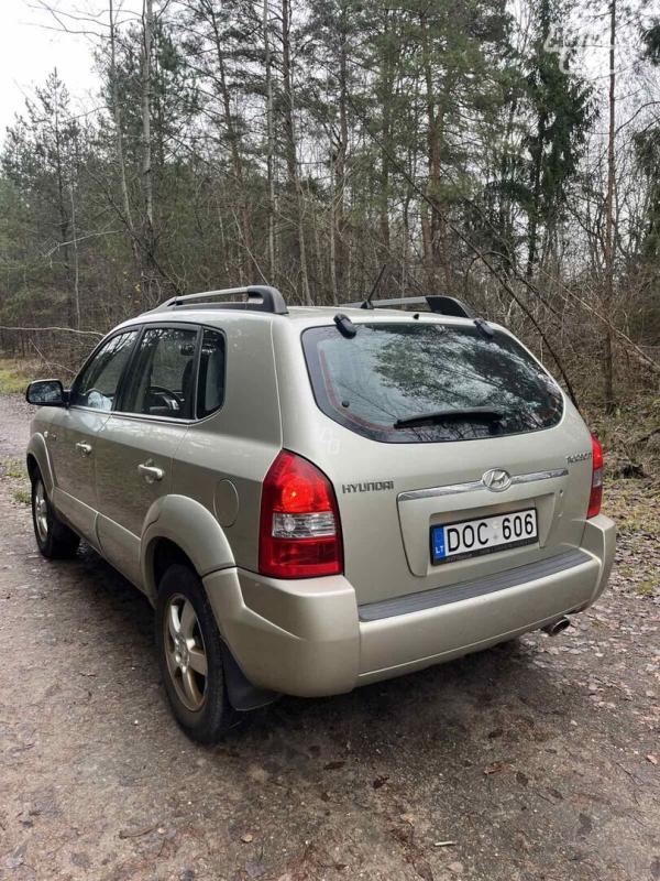 Green Hyundai Tucson 2008 in Vilnius, with an engine capacity of 2.00 L and mileage of 120 thousand km for 2699 €, photo 5 on AUTOMOTO.COM.LV
