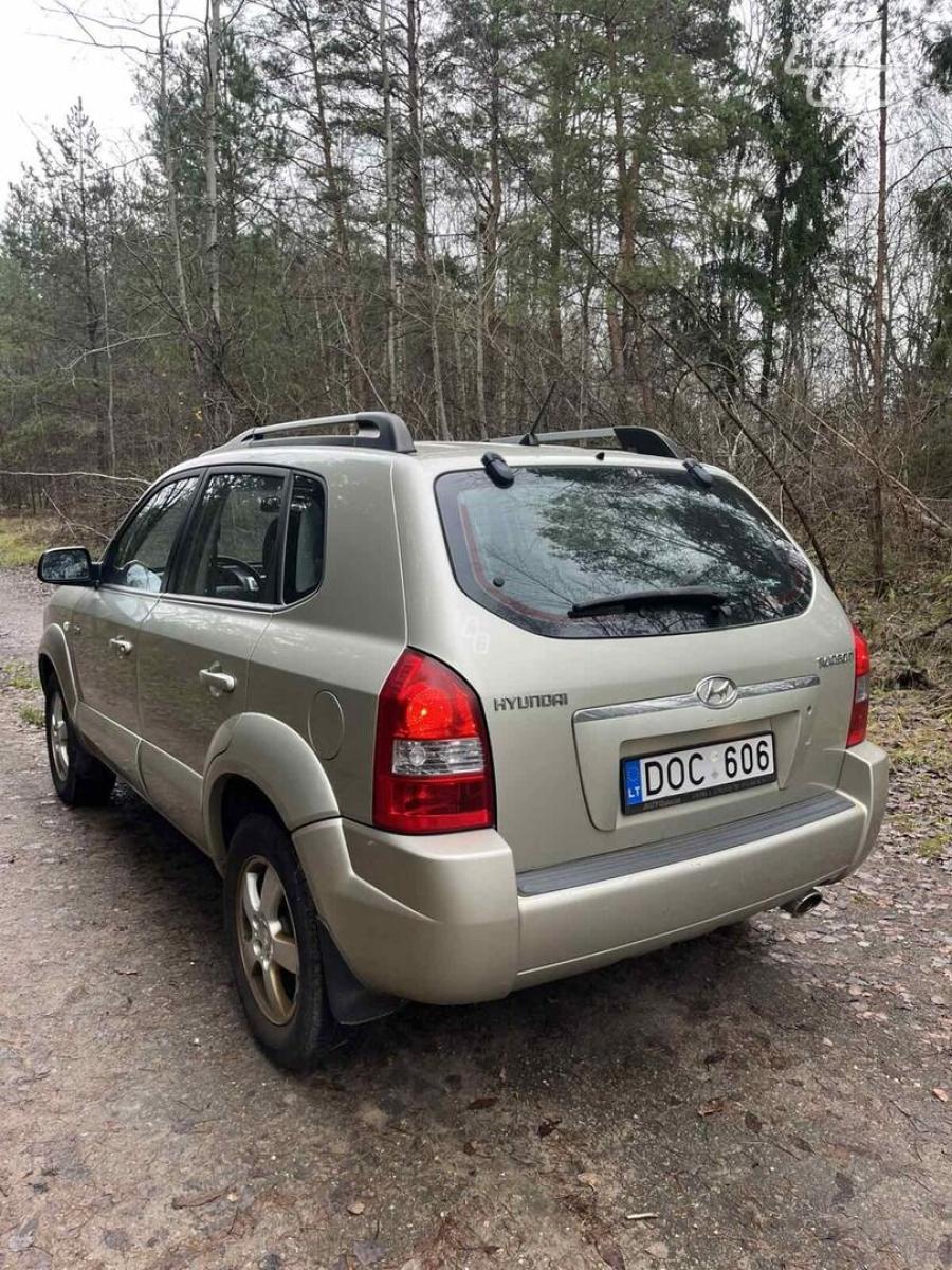 Green Hyundai Tucson 2008 in Vilnius, with an engine capacity of 2.00 L and mileage of 120 thousand km for 2499 €, photo 5 on AUTOMOTO.COM.LV