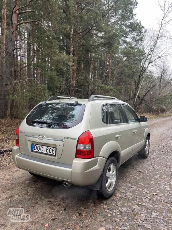 Green Hyundai Tucson 2008 in Vilnius, with an engine capacity of 2.00 L and mileage of 120 thousand km for 2699 €, photo 7 on AUTOMOTO.COM.LV