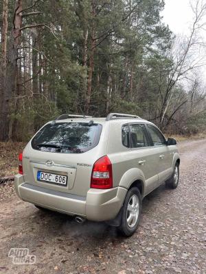 Green Hyundai Tucson 2008 in Vilnius, with an engine capacity of 2.00 L and mileage of 120 thousand km for 2499 €, photo 7 on AUTOMOTO.COM.LV