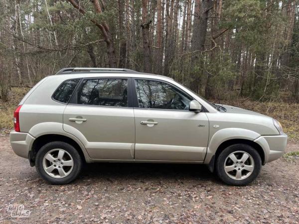 Green Hyundai Tucson 2008 in Vilnius, with an engine capacity of 2.00 L and mileage of 120 thousand km for 2699 €, photo 8 on AUTOMOTO.COM.LV