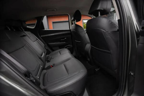 Green Hyundai Tucson 2021 in Jelgava, with an engine capacity of 1.60 L and mileage of 146 thousand km for 19500 €, photo 9 on AUTOMOTO.COM.LV