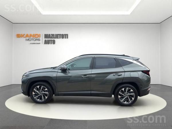 Hyundai Tucson 2024 Rīga vietnē Zaļš Hyundai Tucson 2024 Rīga, ar dzinēja tilpumu 1.60 L un nobraukumu 33 tūkst. km par 25490 €, foto 4 vietnē AUTOMOTO.COM.LV