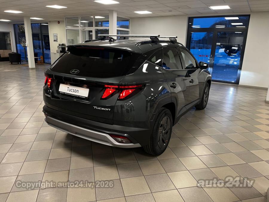 Zaļš Hyundai Tucson 2026 Kuresāre, ar dzinēja tilpumu 1.60 L un nobraukumu 15 tūkst. km par 31998 €, foto 5 vietnē AUTOMOTO.COM.LV