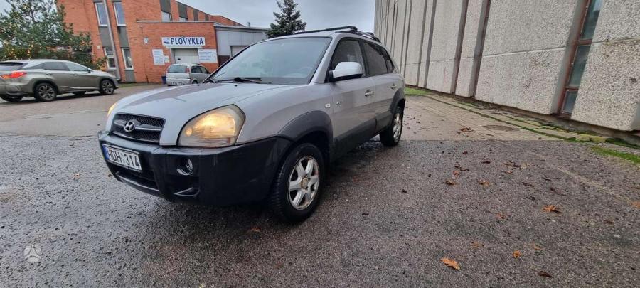 Grey Hyundai Tucson 2004 in Panevezys, with an engine capacity of 1.99 L and mileage of 300 thousand km for 1850 €, photo 2 on AUTOMOTO.COM.LV