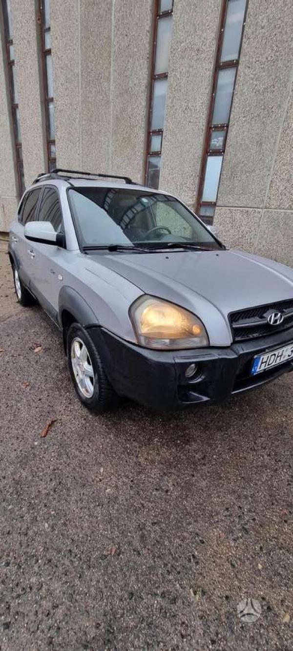 Grey Hyundai Tucson 2004 in Panevezys, with an engine capacity of 1.99 L and mileage of 300 thousand km for 1850 €, photo 3 on AUTOMOTO.COM.LV