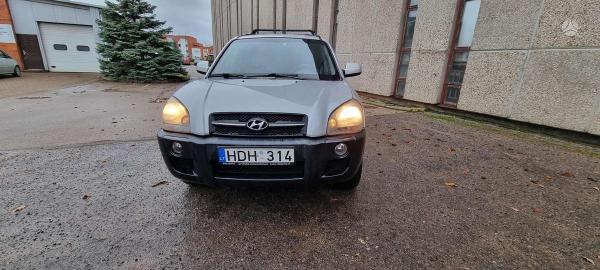 Grey Hyundai Tucson 2004 in Panevezys, with an engine capacity of 1.99 L and mileage of 300 thousand km for 1850 €, photo 4 on AUTOMOTO.COM.LV