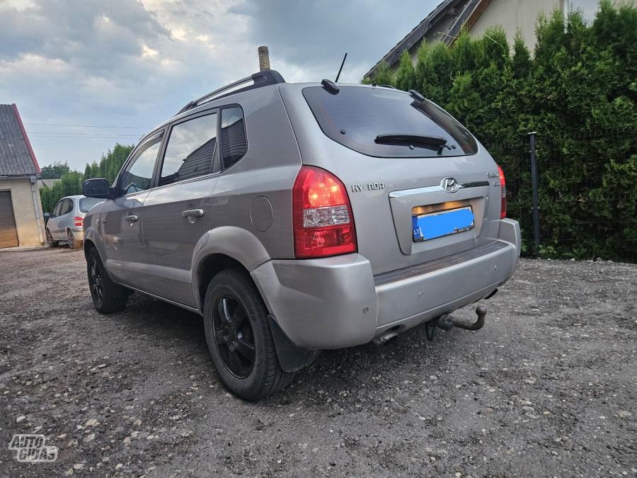 Grey Hyundai Tucson 2004 in Vilkaviskis, with an engine capacity of 2.00 L and mileage of 295 thousand km for 1800 €, photo 6 on AUTOMOTO.COM.LV