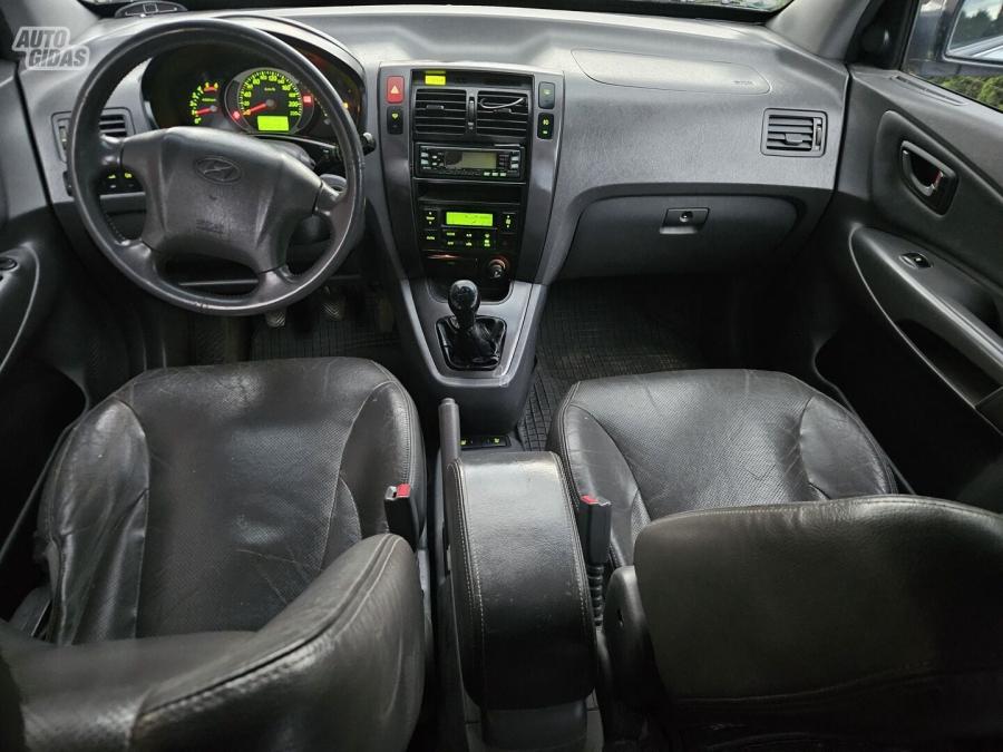 Grey Hyundai Tucson 2004 in Vilkaviskis, with an engine capacity of 2.00 L and mileage of 295 thousand km for 1800 €, photo 12 on AUTOMOTO.COM.LV