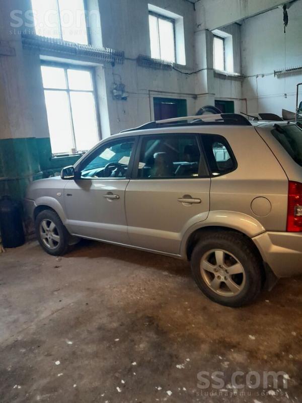 Grey Hyundai Tucson 2005 in Daugavpils, with an engine capacity of 2.00 L and mileage of 0 thousand km for 2850 €, photo 3 on AUTOMOTO.COM.LV