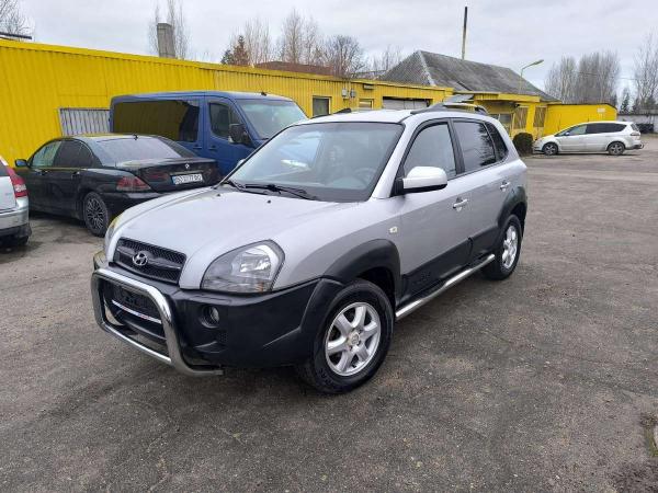 Grey Hyundai Tucson 2005 in Siauliai, with an engine capacity of 2.00 L and mileage of 156 thousand km for 3650 €, photo 1 on AUTOMOTO.COM.LV