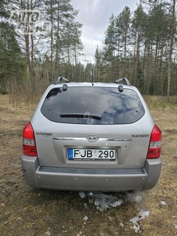 Grey Hyundai Tucson 2005 in Vilnius, with an engine capacity of 2.00 L and mileage of 282 thousand km for 1050 €, photo 1 on AUTOMOTO.COM.LV