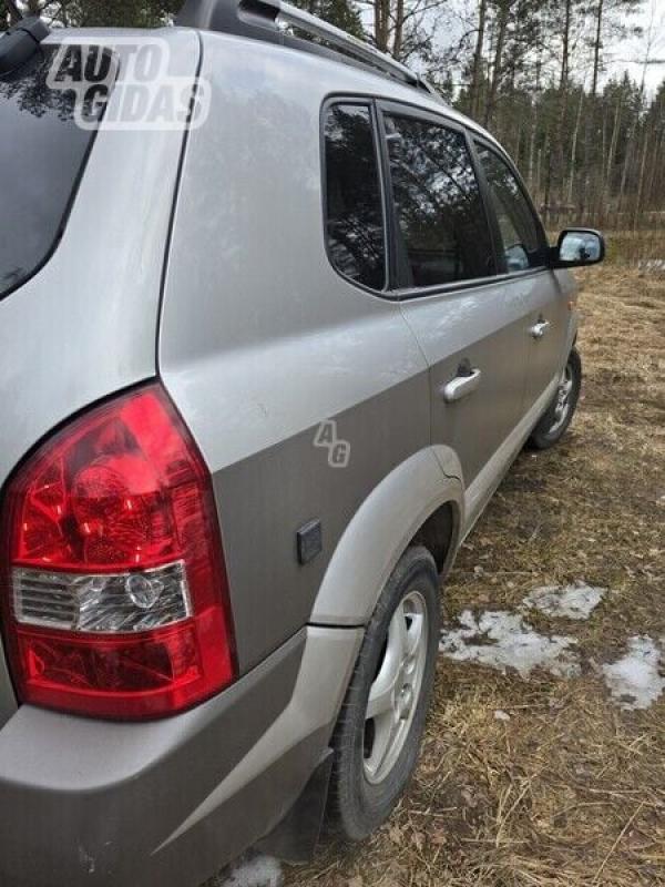 Grey Hyundai Tucson 2005 in Vilnius, with an engine capacity of 2.00 L and mileage of 282 thousand km for 1050 €, photo 3 on AUTOMOTO.COM.LV