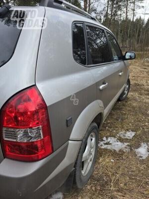 Grey Hyundai Tucson 2005 in Vilnius, with an engine capacity of 2.00 L and mileage of 282 thousand km for 1050 €, photo 4 on AUTOMOTO.COM.LV