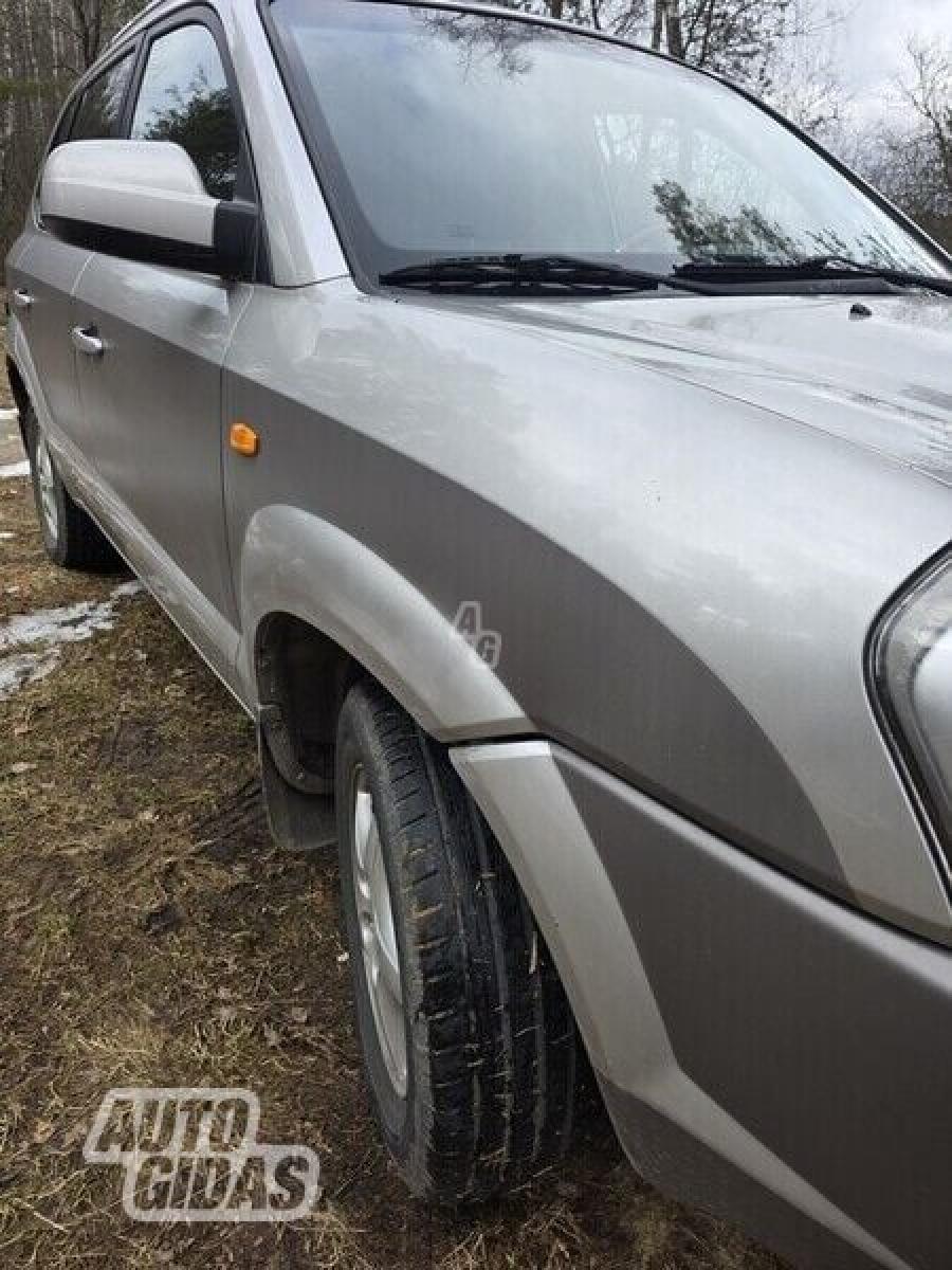 Grey Hyundai Tucson 2005 in Vilnius, with an engine capacity of 2.00 L and mileage of 282 thousand km for 1050 €, photo 5 on AUTOMOTO.COM.LV
