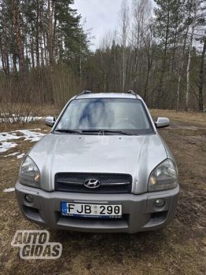Grey Hyundai Tucson 2005 in Vilnius, with an engine capacity of 2.00 L and mileage of 282 thousand km for 1050 €, photo 13 on AUTOMOTO.COM.LV