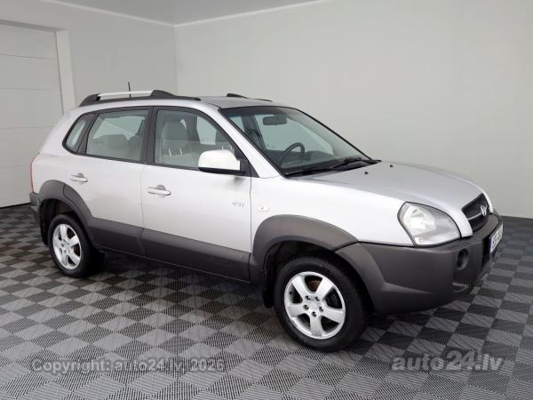 Pelēks Hyundai Tucson 2005 Tallina, ar dzinēja tilpumu 2.00 L un nobraukumu 179 tūkst. km par 1999 €, foto 1 vietnē AUTOMOTO.COM.LV