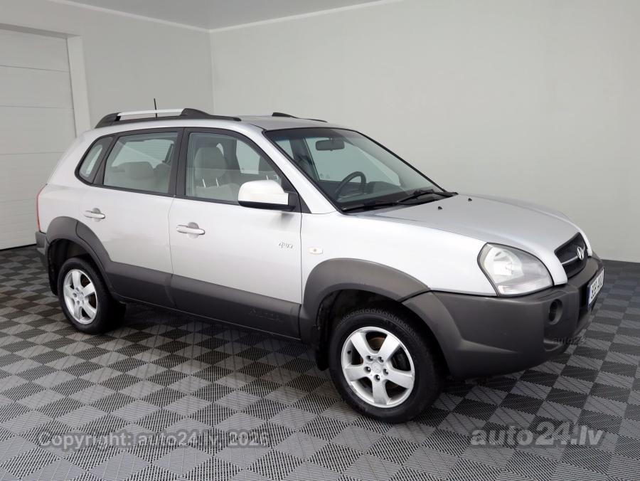 Pelēks Hyundai Tucson 2005 Tallina, ar dzinēja tilpumu 2.00 L un nobraukumu 179 tūkst. km par 1999 €, foto 1 vietnē AUTOMOTO.COM.LV