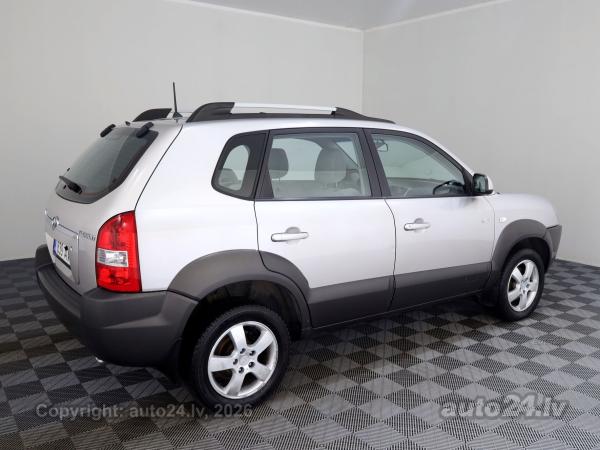 Pelēks Hyundai Tucson 2005 Tallina, ar dzinēja tilpumu 2.00 L un nobraukumu 179 tūkst. km par 1999 €, foto 3 vietnē AUTOMOTO.COM.LV