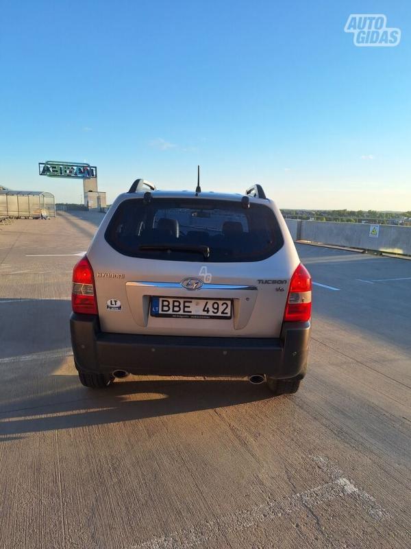 Grey Hyundai Tucson 2005 in Vilnius, with an engine capacity of 2.70 L and mileage of 214 thousand km for 2350 €, photo 6 on AUTOMOTO.COM.LV