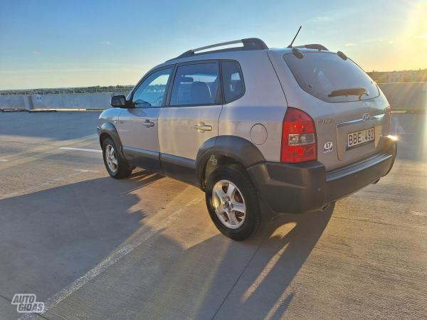 Grey Hyundai Tucson 2005 in Vilnius, with an engine capacity of 2.70 L and mileage of 214 thousand km for 2350 €, photo 7 on AUTOMOTO.COM.LV