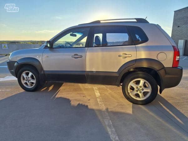 Grey Hyundai Tucson 2005 in Vilnius, with an engine capacity of 2.70 L and mileage of 214 thousand km for 2350 €, photo 8 on AUTOMOTO.COM.LV