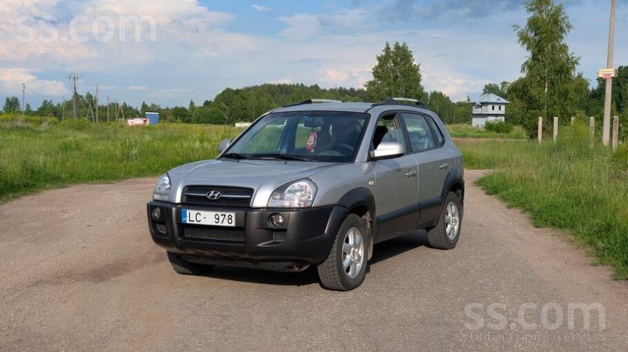 Pelēks Hyundai Tucson 2005 Daugavpils, ar dzinēja tilpumu 2.00 L un nobraukumu 315 tūkst. km par 3000 €, foto 1 vietnē AUTOMOTO.COM.LV