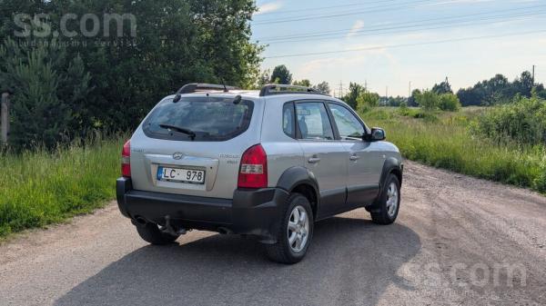 Pelēks Hyundai Tucson 2005 Daugavpils, ar dzinēja tilpumu 2.00 L un nobraukumu 315 tūkst. km par 3000 €, foto 3 vietnē AUTOMOTO.COM.LV