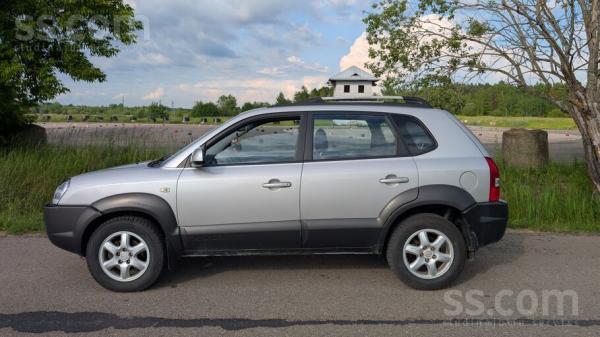 Pelēks Hyundai Tucson 2005 Daugavpils, ar dzinēja tilpumu 2.00 L un nobraukumu 315 tūkst. km par 3000 €, foto 6 vietnē AUTOMOTO.COM.LV