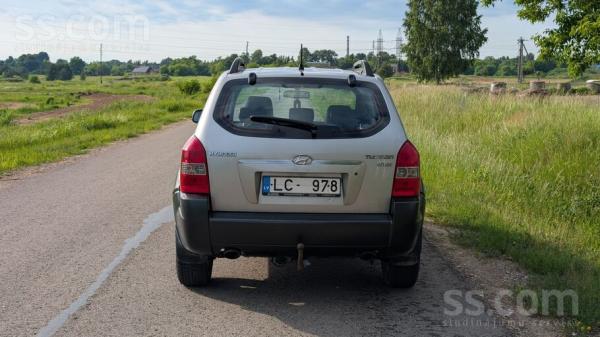 Pelēks Hyundai Tucson 2005 Daugavpils, ar dzinēja tilpumu 2.00 L un nobraukumu 315 tūkst. km par 3000 €, foto 8 vietnē AUTOMOTO.COM.LV
