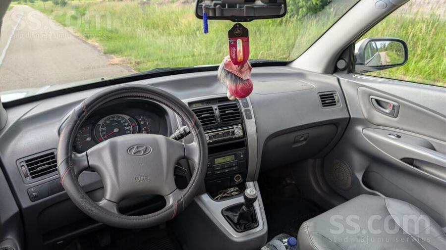 Pelēks Hyundai Tucson 2005 Daugavpils, ar dzinēja tilpumu 2.00 L un nobraukumu 315 tūkst. km par 3000 €, foto 10 vietnē AUTOMOTO.COM.LV
