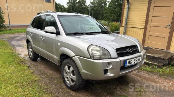 Grey Hyundai Tucson 2005 in Jekabpils, with an engine capacity of 2.00 L and mileage of 246 thousand km for 460 €, photo 1 on AUTOMOTO.COM.LV