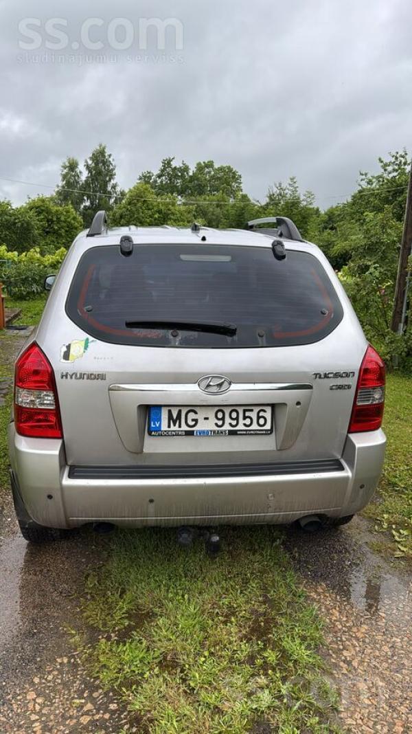 Grey Hyundai Tucson 2005 in Jekabpils, with an engine capacity of 2.00 L and mileage of 246 thousand km for 460 €, photo 2 on AUTOMOTO.COM.LV