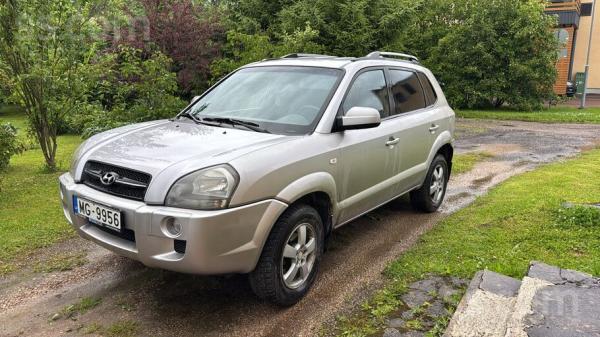 Grey Hyundai Tucson 2005 in Jekabpils, with an engine capacity of 2.00 L and mileage of 246 thousand km for 460 €, photo 4 on AUTOMOTO.COM.LV