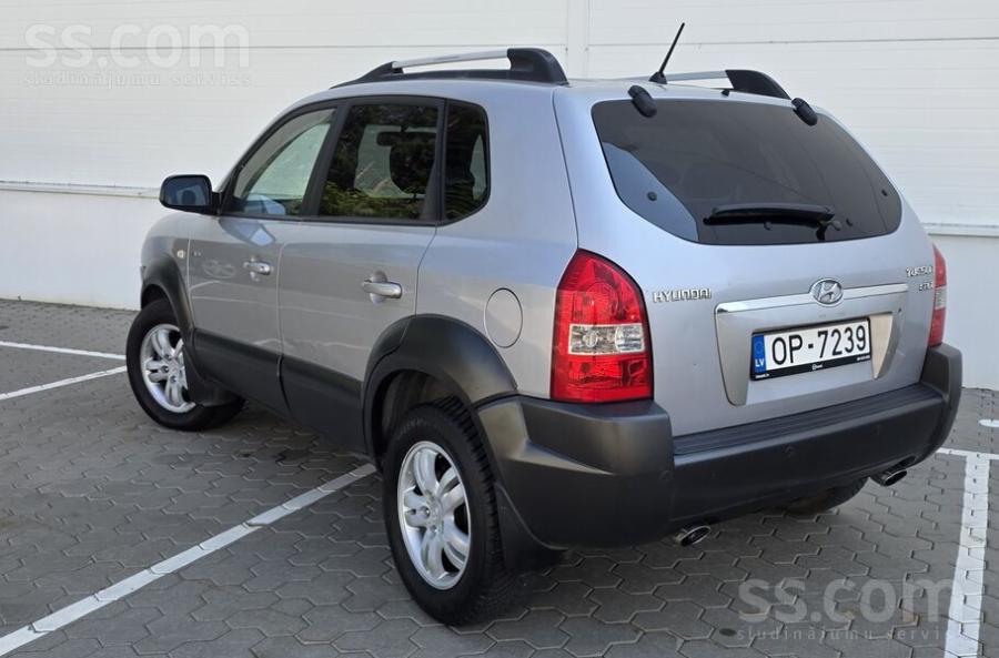 Pelēks Hyundai Tucson 2005 Rīga, ar dzinēja tilpumu 2.00 L un nobraukumu 145 tūkst. km par 3995 €, foto 4 vietnē AUTOMOTO.COM.LV