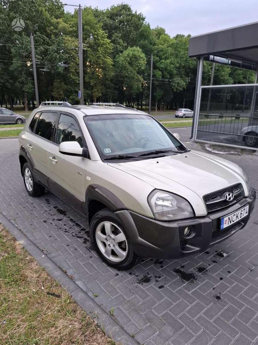 Grey Hyundai Tucson 2006 in Kaunas, with an engine capacity of 2.70 L and mileage of 312 thousand km for 3700 €, photo 1 on AUTOMOTO.COM.LV
